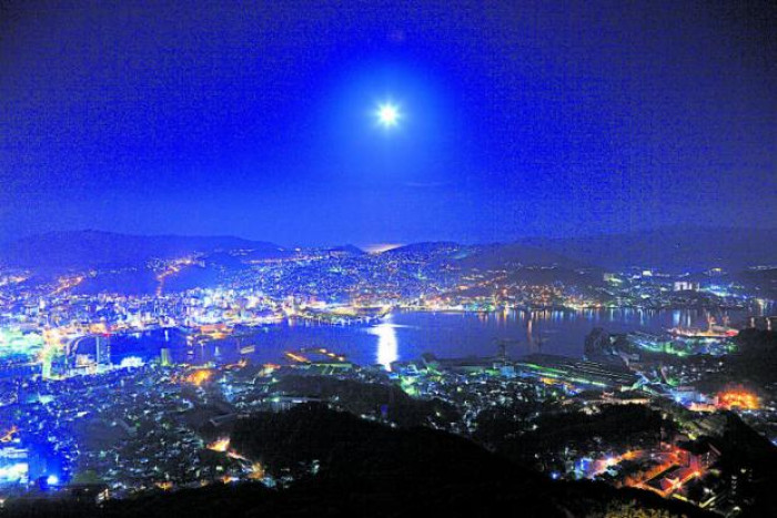 Bangkok Post - Admiring the night lights of Japan