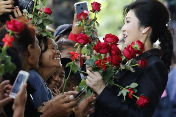 Bangkok Post - Teary-eyed Yingluck begs for dismissal