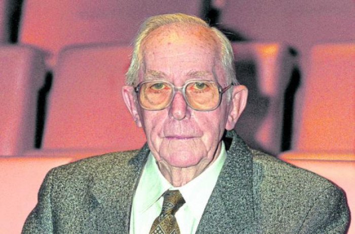 Bangkok Post - Lewis Gilbert, director of three James Bond films, dies