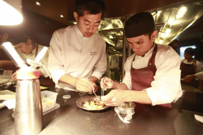 Bangkok Post - Dining over the moon