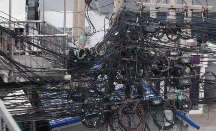 Bangkok Post - NBTC cracking down on overhead cable mess