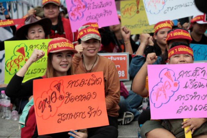 Bangkok Post - Labour reps march against employee rights violations