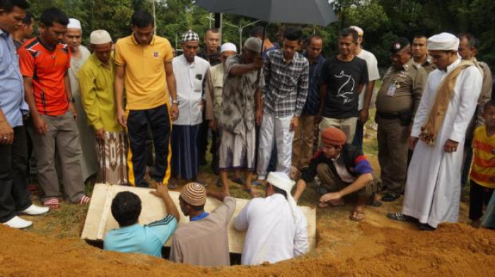 Bangkok Post - Villagers killed, volunteer hurt in Pattani