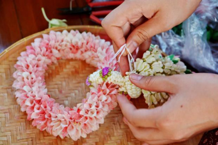 Bangkok Post - Hotel hand garland gala