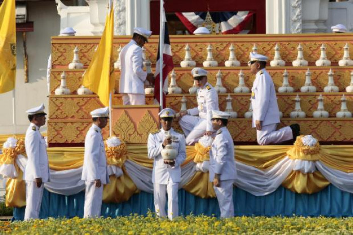 Bangkok Post - Command post swings into action