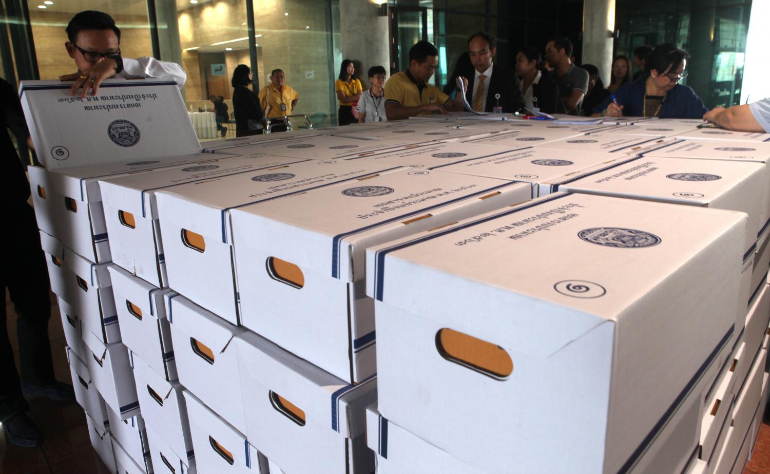 Bangkok Post - Poll agency gives parties radio, TV time to tout ...