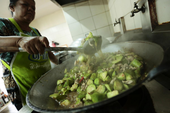 Bangkok Post - EIC: Food waste eating into profits