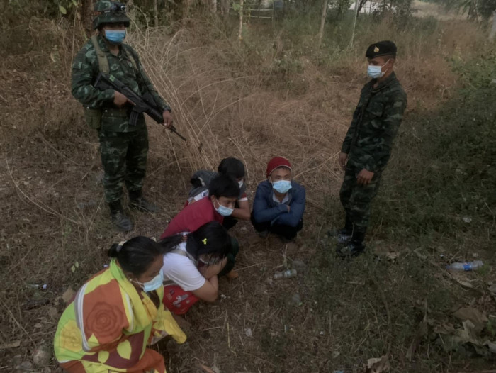 Bangkok Post - Force holds five migrants at border