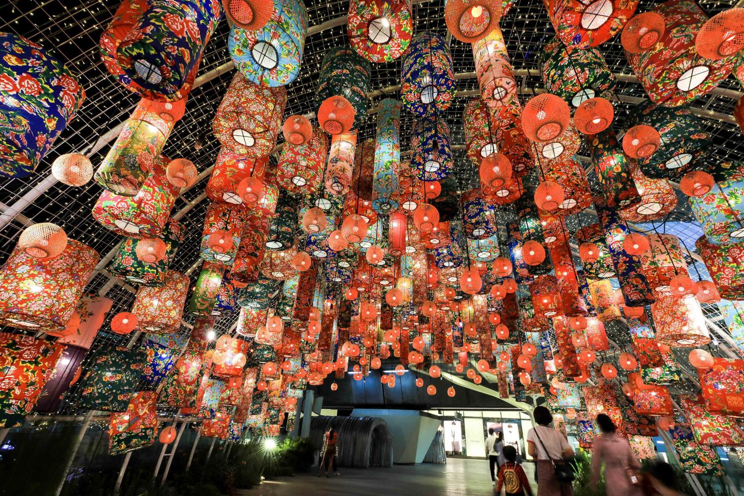 Bangkok Post - It's a sea of red at Emporium, EmQuartier