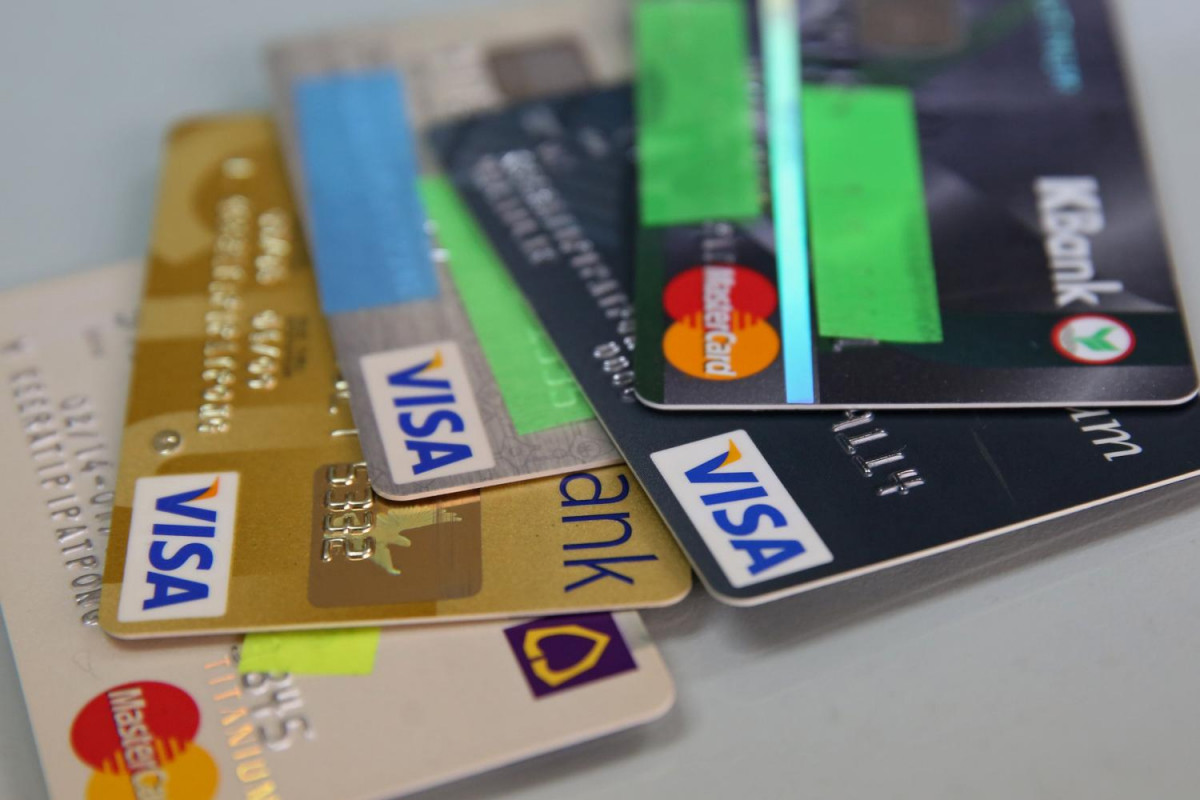 Bangkok Post - BoT urged to keep credit card measure