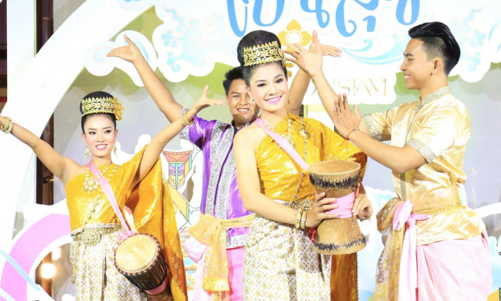 Come learn about Songkran at Iconsiam