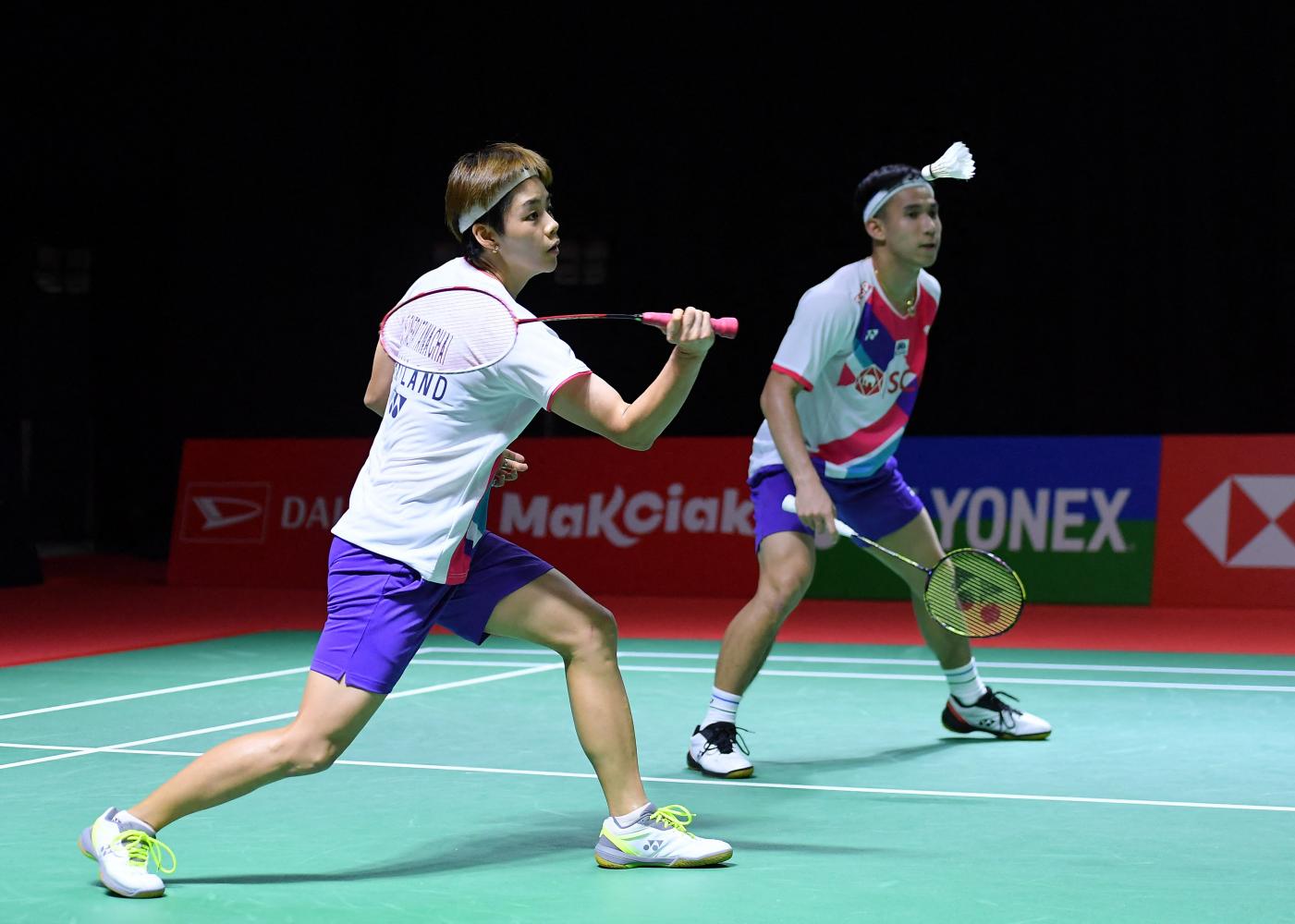 Bangkok Post - Dechapol and Sapsiree march into last 16 after easy win