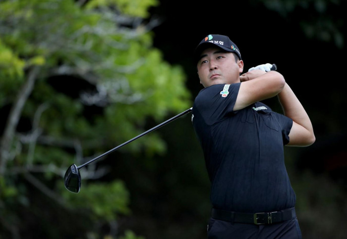 Bangkok Post - Lee and Nitithorn shoot the lights out on day one