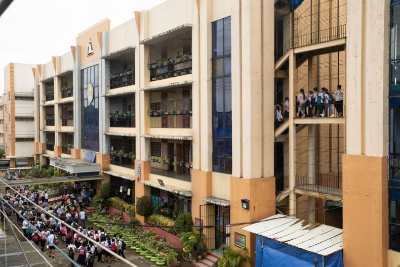 Bangkok Post - Filipinos return to campus after 2.5yrs