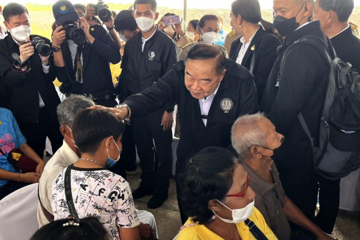 Bangkok Post - Prawit meets farmers in an effort to woo voters