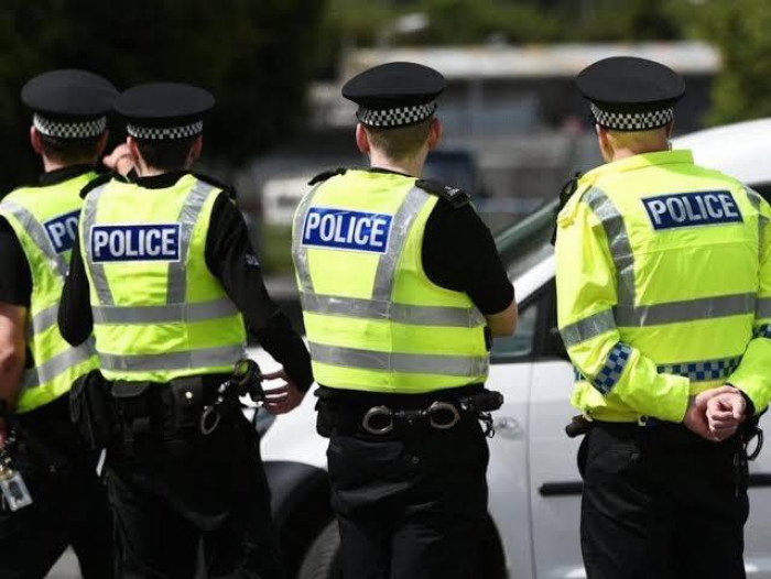 Bangkok Post - Police to regulate safety vests