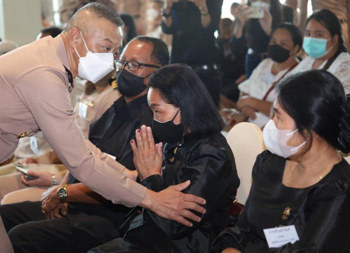 Bangkok Post - Search ongoing for 5 missing sailors