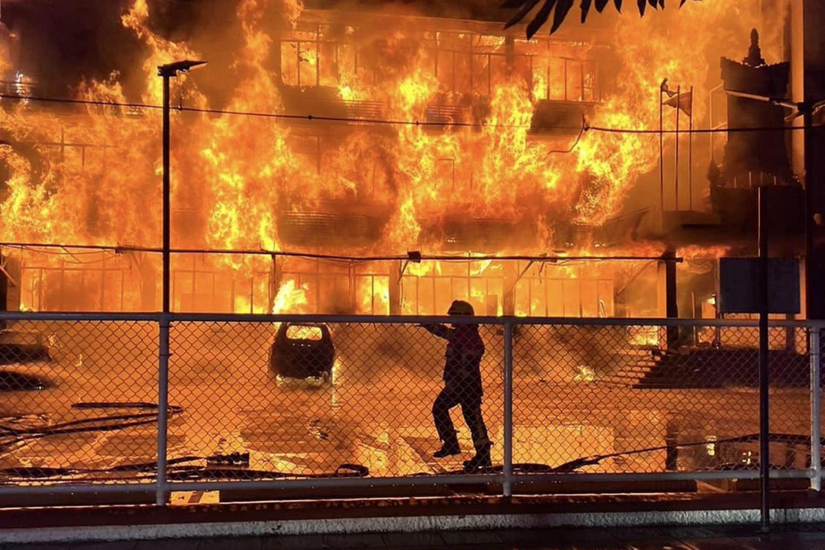 Bangkok Post - Fire engulfs police documents building in Sathon, no ...