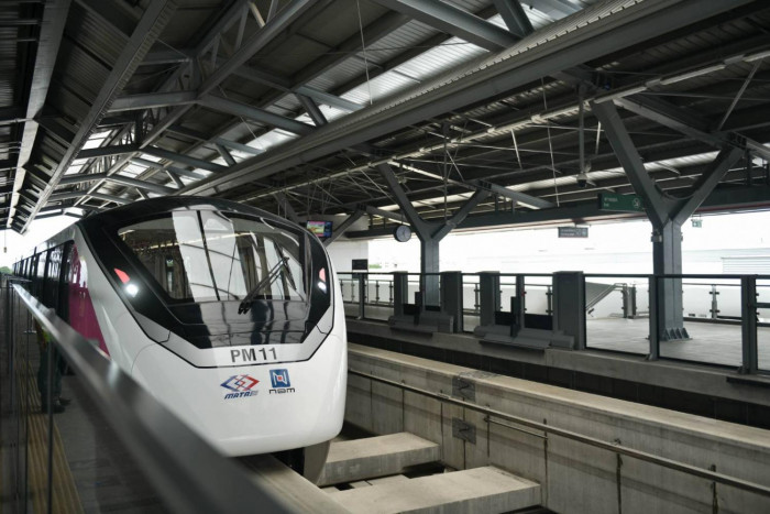 Bangkok Post - PM checks progress on Pink Line