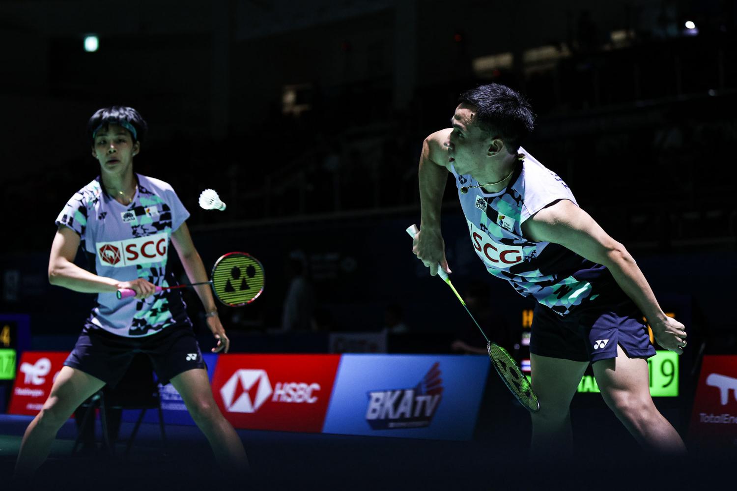 Bangkok Post - Dechapol, Sapsiree lift mood