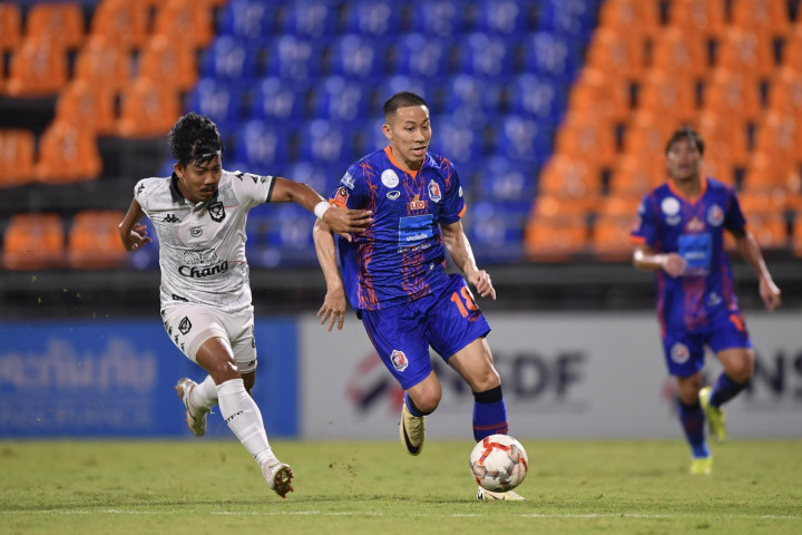 Bangkok Post - Pathompol's lucky strike seals vital victory for Port
