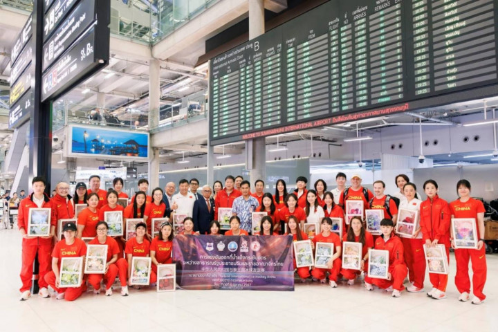 Bangkok Post - Chinese women's ice hockey stars in Bangkok for historic ...