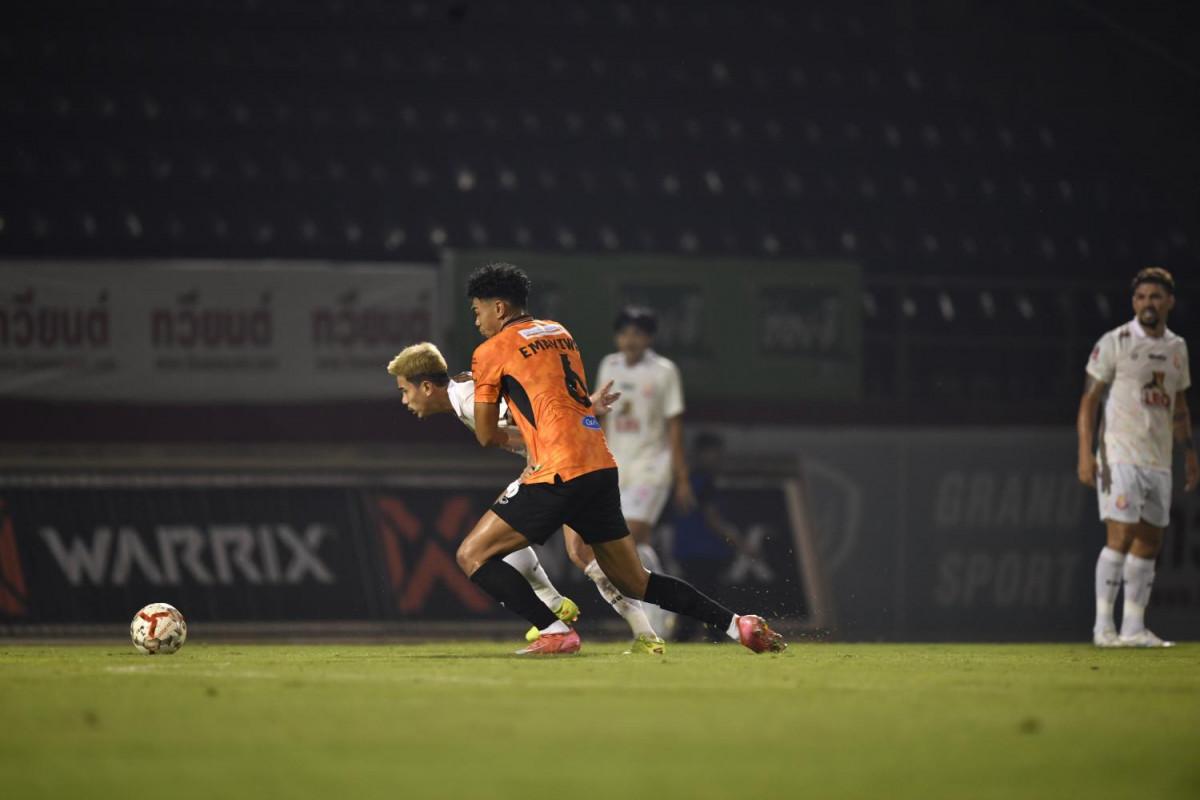Bangkok Post - Emaviwe double strike powers Beetles to Thai League 1 safety