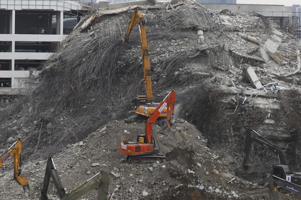 Bangkok Post - Agencies probe causes of building's collapse