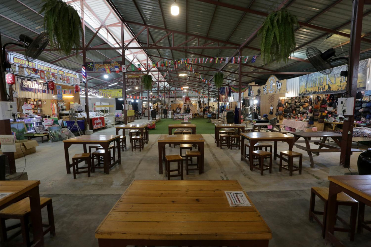 Bangkok Post - Thai consumer spending tightens