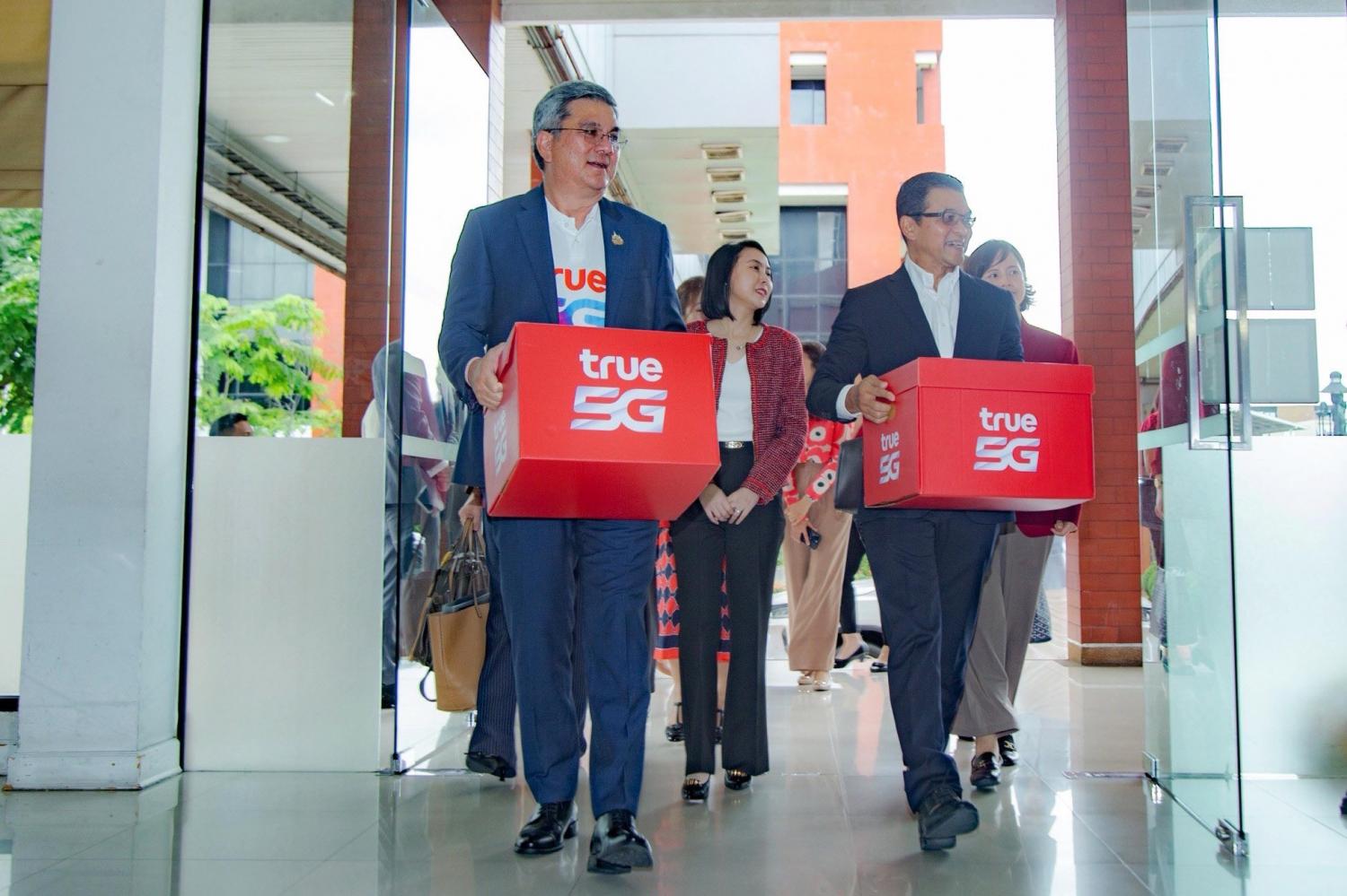 Bangkok Post - Spectrum licence auction lures only two bidders
