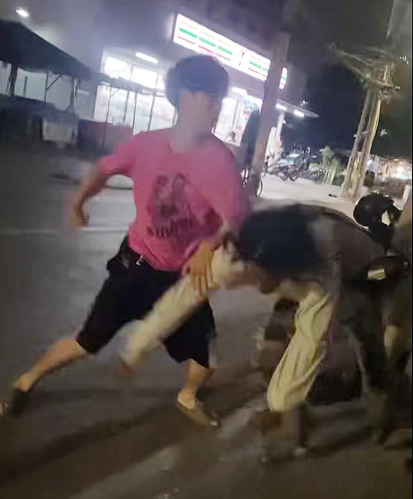 Bangkok Post - Street fighter unbowed; scold meets match; clean kill