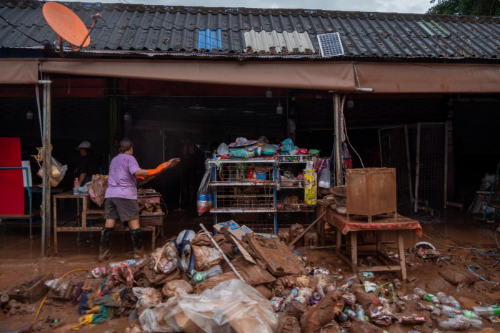 Bangkok Post - Help arrives as Nan floods stir panic