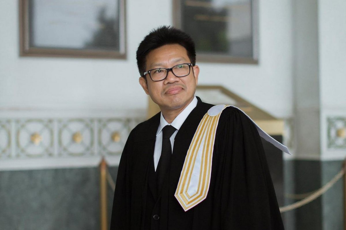 Bangkok Post - Lawyer Decha calls for probe of 'Gun' foundation