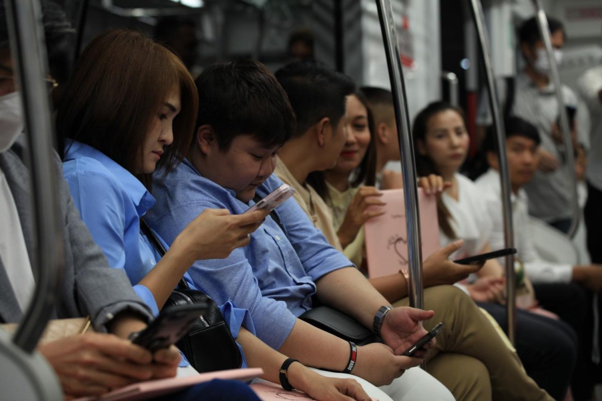 Bangkok Post - Telecom giants True, AIS post bumper profits in 3rd quarter