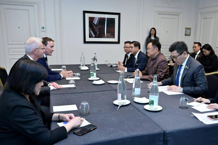 Bangkok Post - PM insists on 'equal' site visits